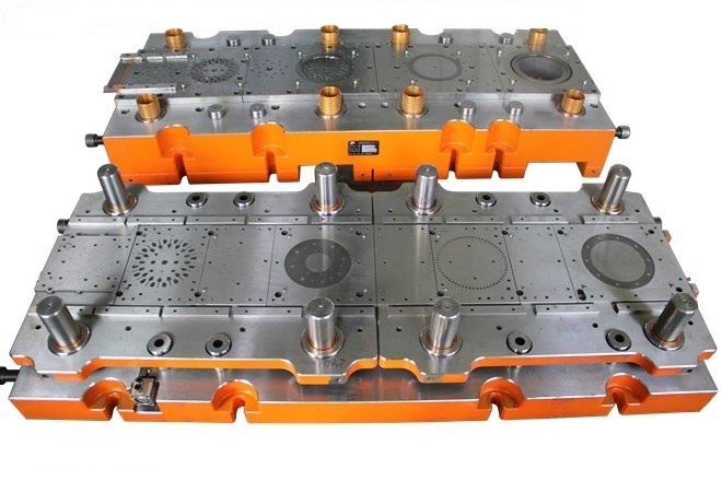 Ceiling fan lamination stamping die